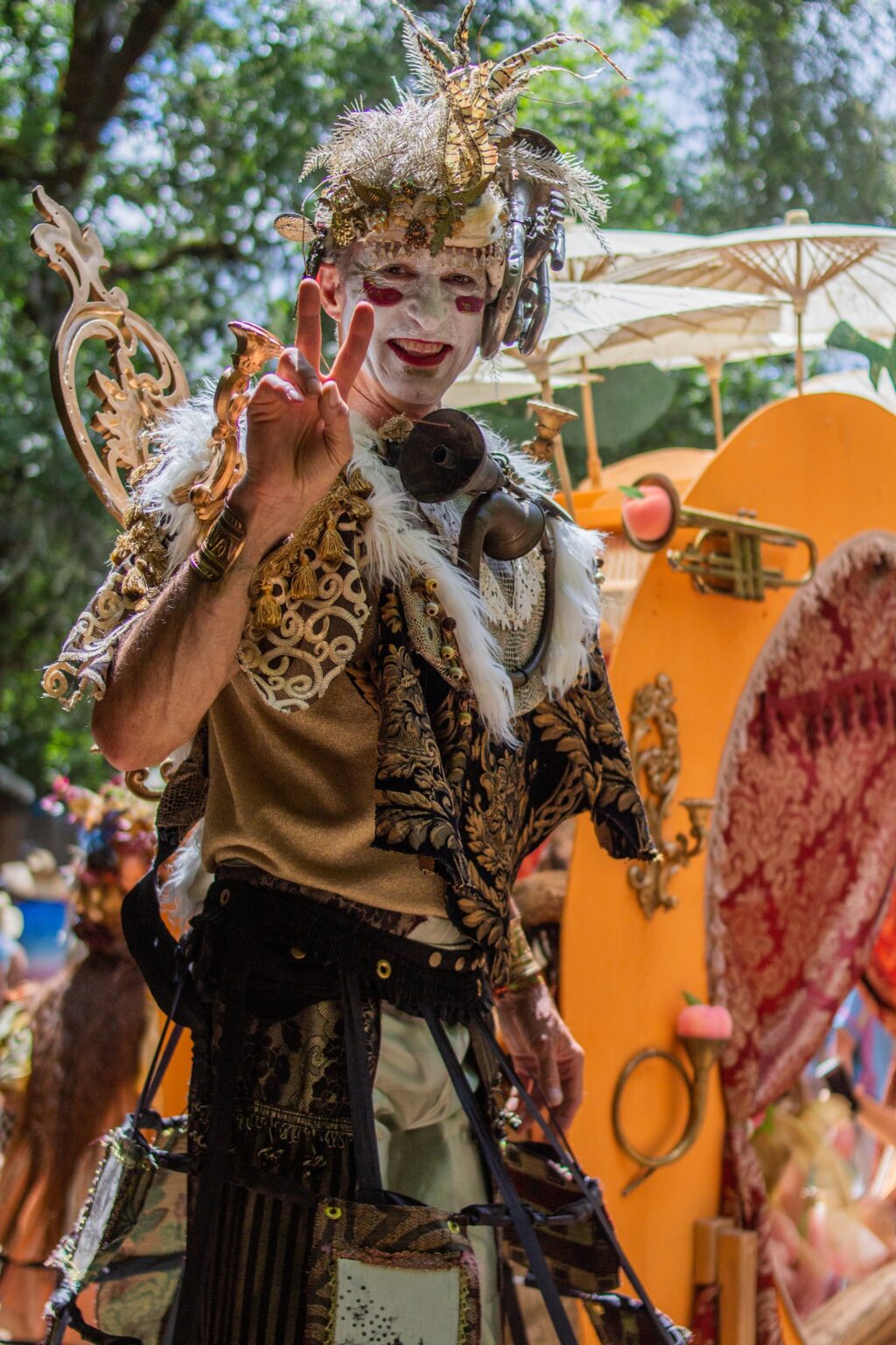 Oregon Country Fair homage to hippies and the Sixties now in 2011 - Huliq
