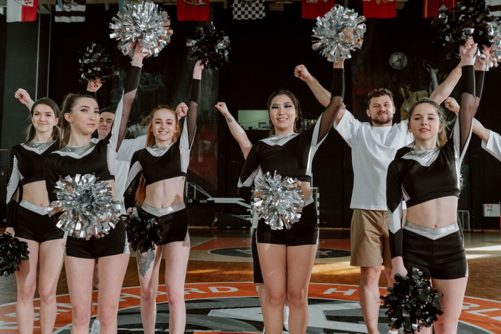 Cheerleader Teen Victoria Lindsay Suffers Beating For Internet - Huliq