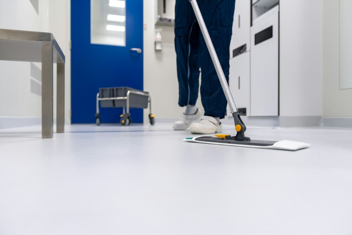 5 Workplace Cleaning Myths and the Best Alternatives