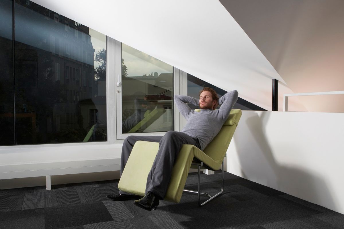 Power Reclining Sofa or Manual Recliner Which Should You Choose - Huliq