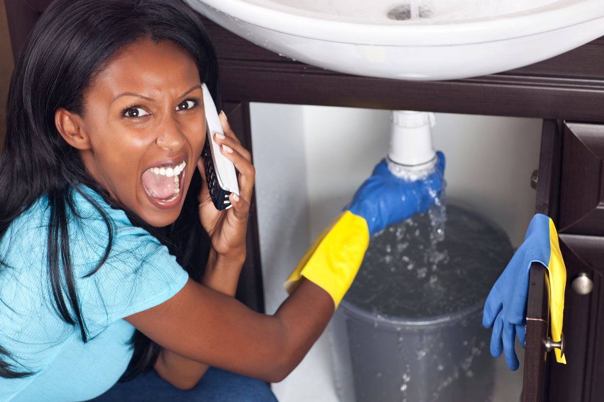 What to Do in a Plumbing Emergency: Expert Tips - Huliq