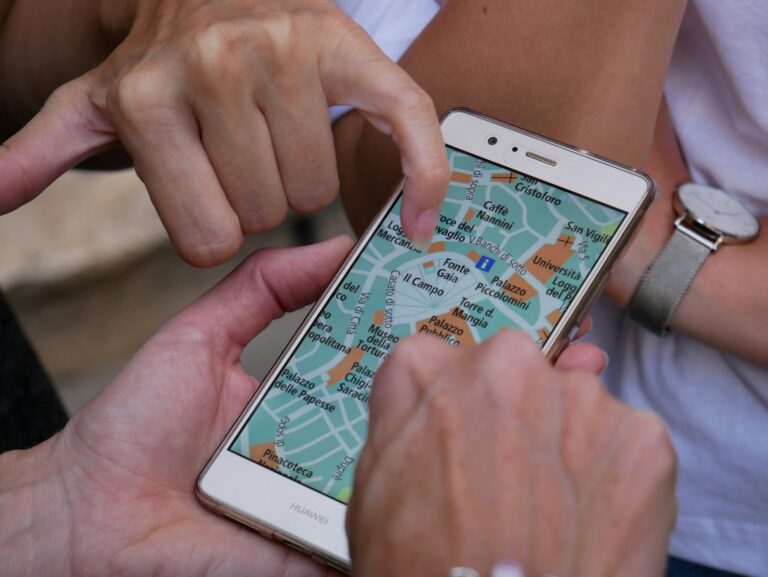 Why Travelers Should Be More Aware of Online Ads and Pop-Ups - Huliq